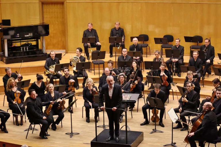 L'Orchestre de Douai avec Luc Mangholz, Flutiste et Philippe Bernold ...